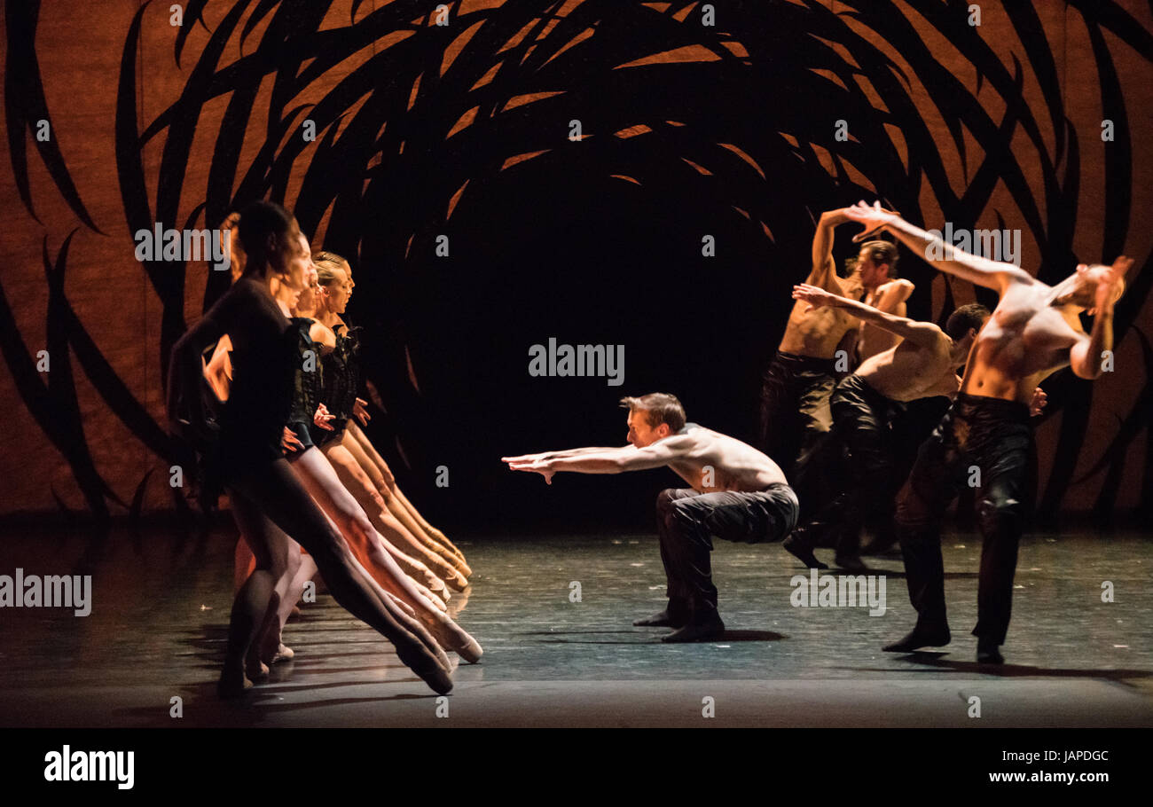 Crystal pite hi-res stock photography and images - Alamy