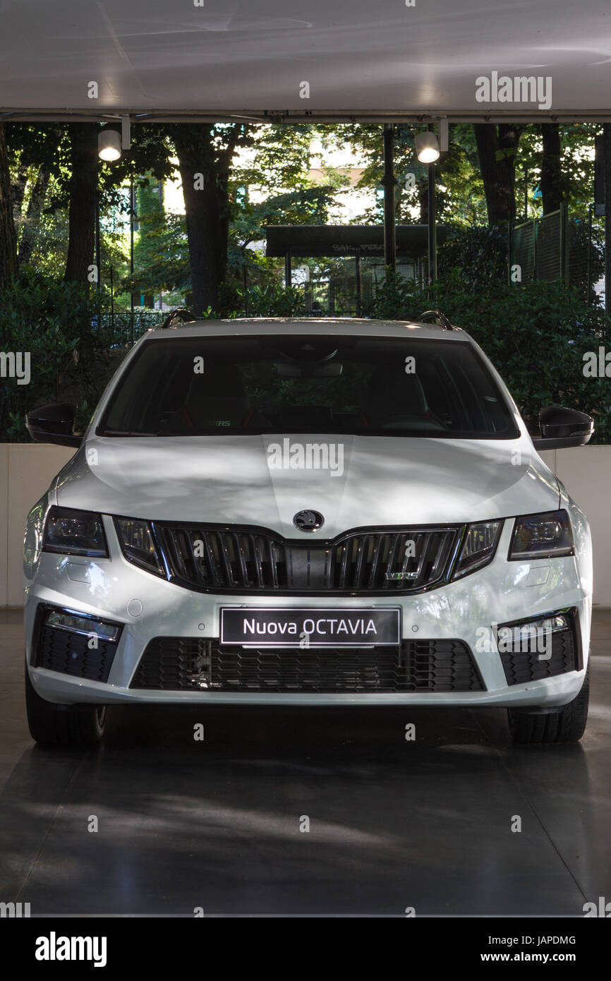 Skoda octavia car hi-res stock photography and images - Alamy