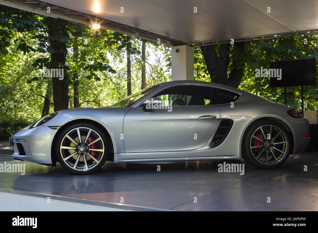 Porsche side view hi-res stock photography and images - Alamy