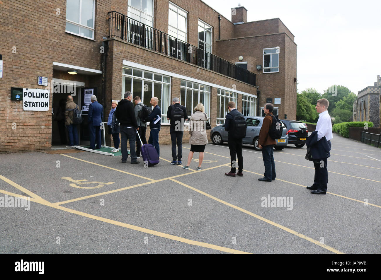 Queue polling station uk hi-res stock photography and images - Alamy