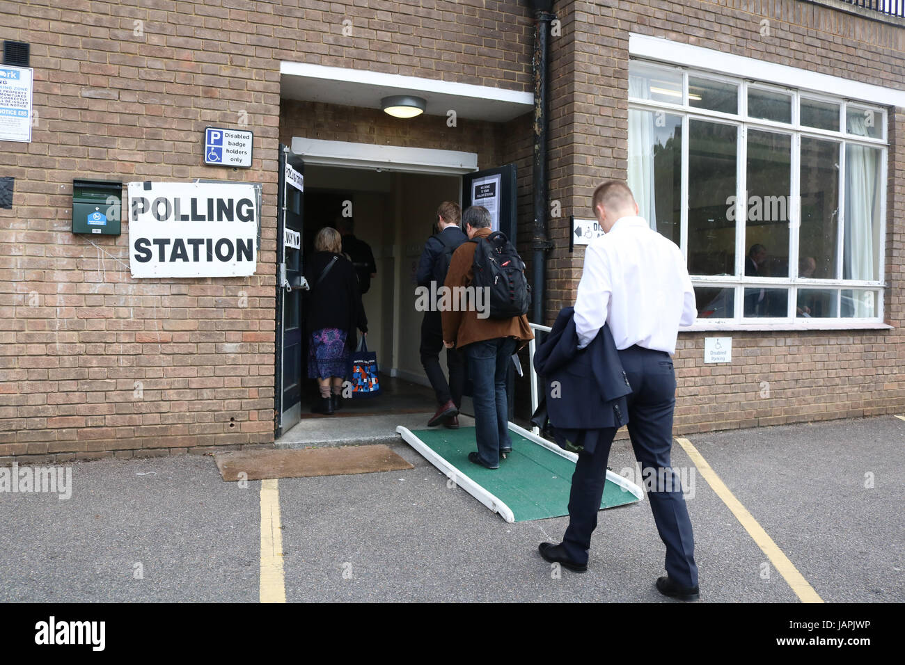 2017 election britain queue hi-res stock photography and images - Alamy