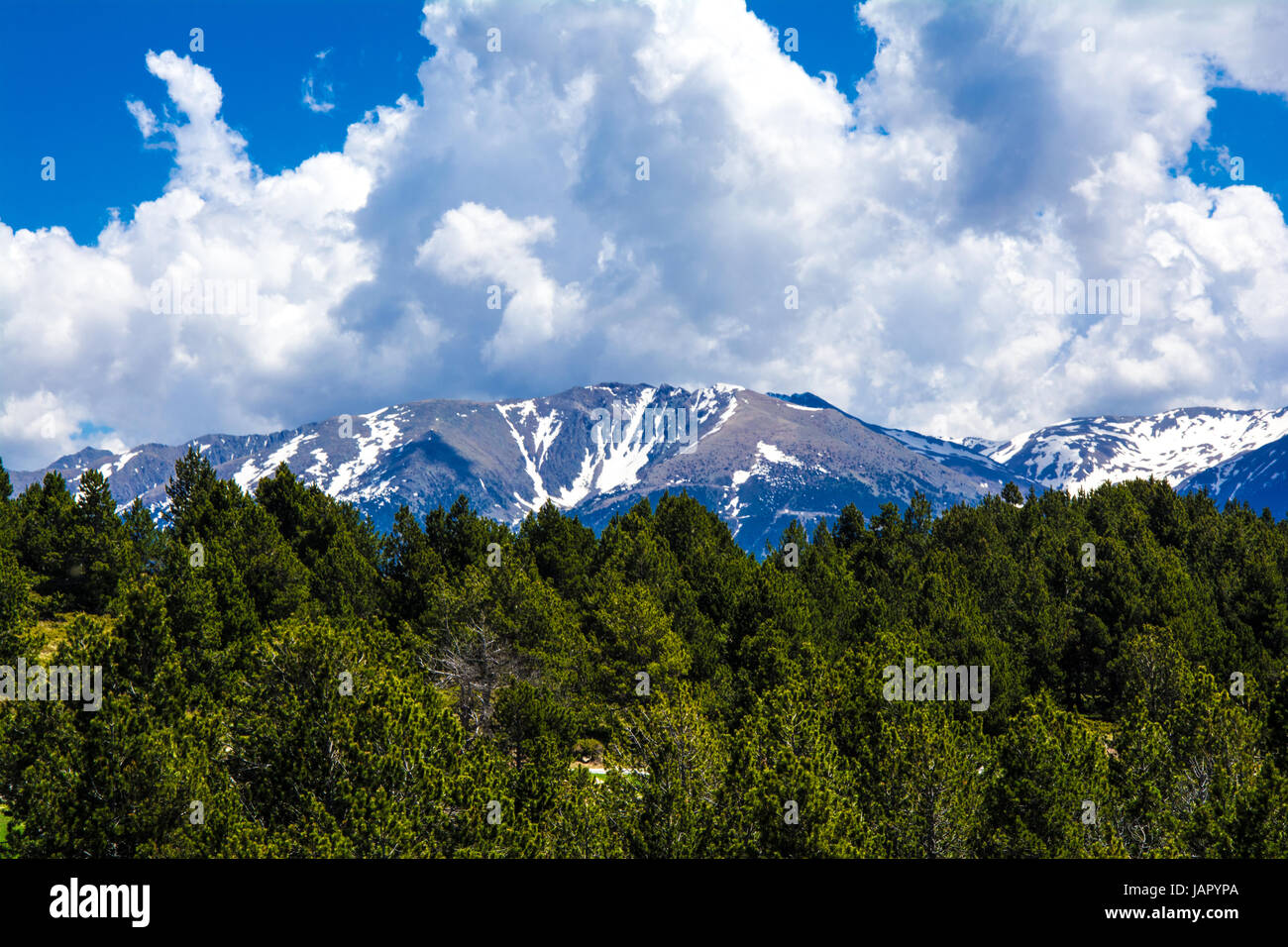 French pyrenees with snowy mountains hi-res stock photography and ...