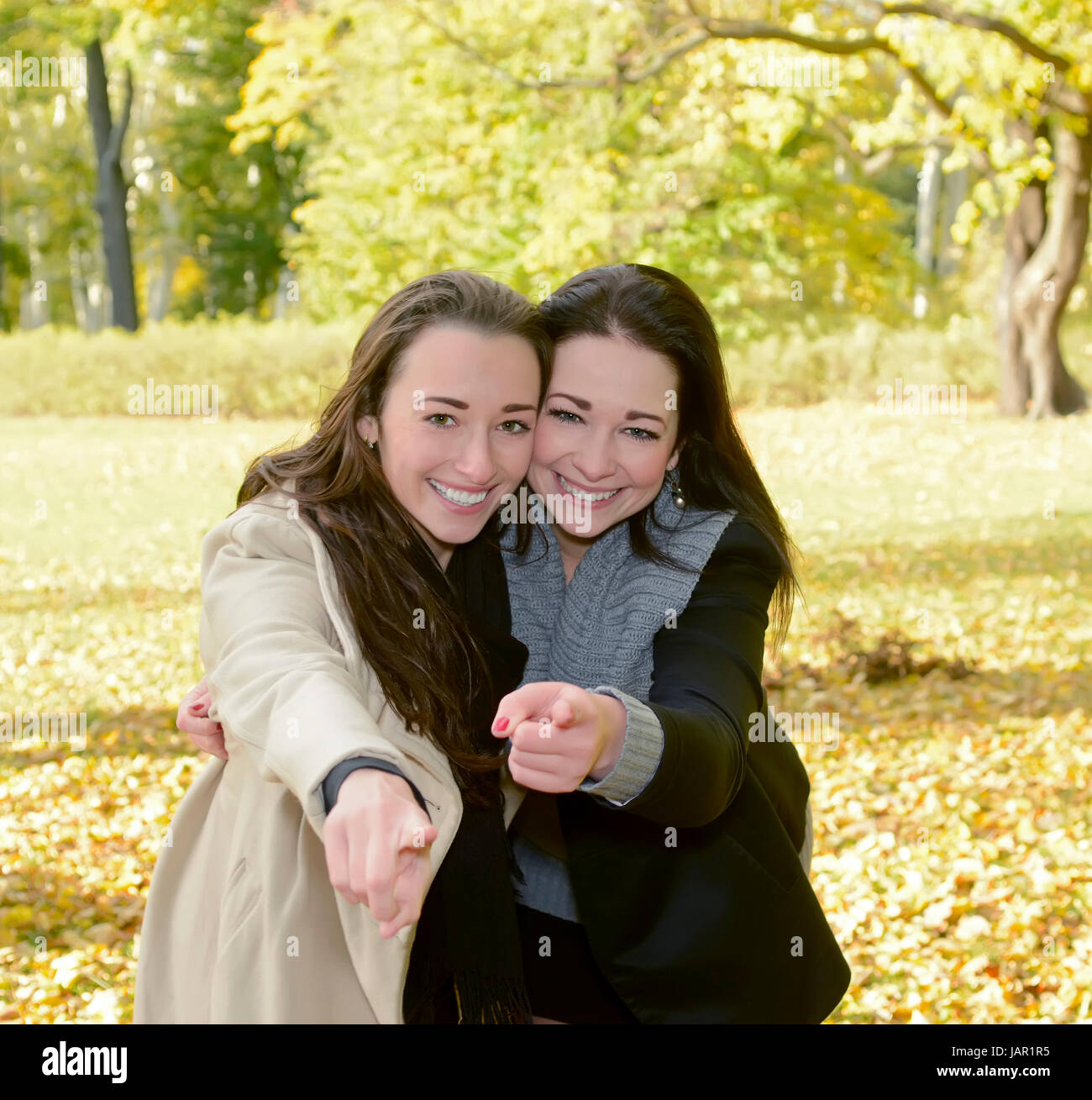 Junge schwestern hi-res stock photography and images - Alamy