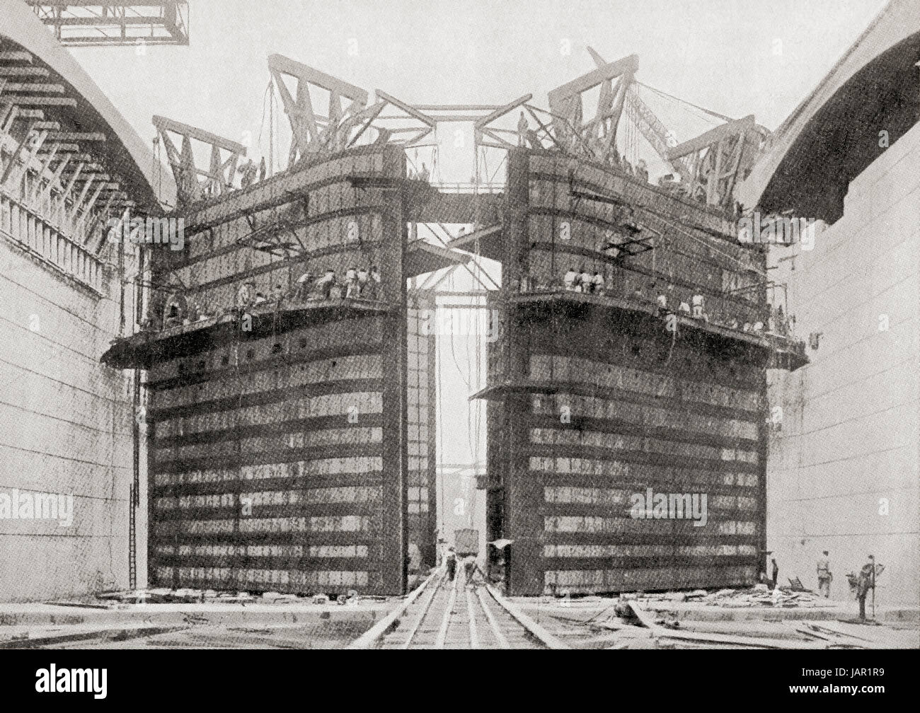 Panama canal workers 1915 hi-res stock photography and images - Alamy