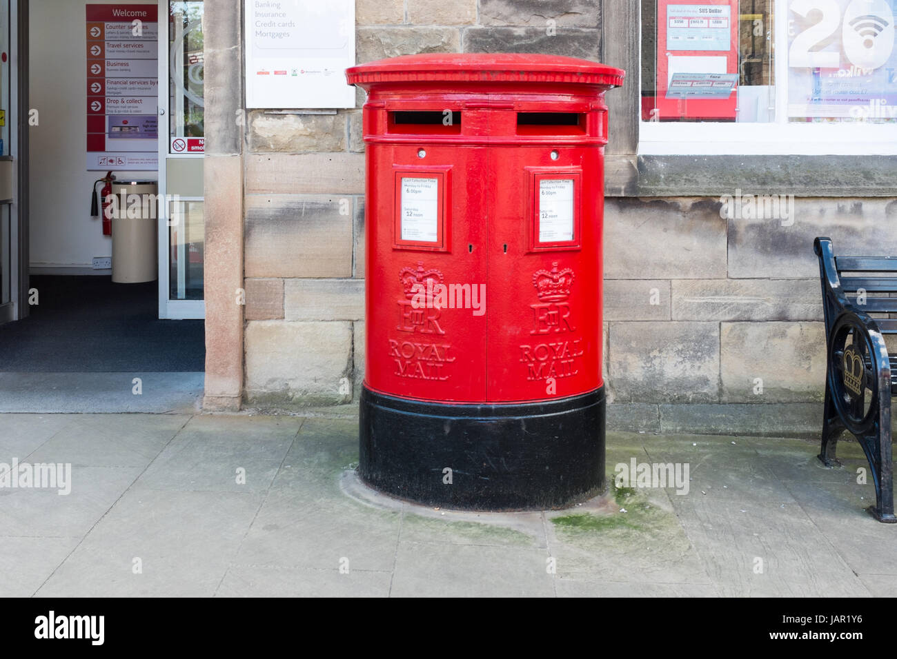 Double post box royal mail hi-res stock photography and images - Alamy