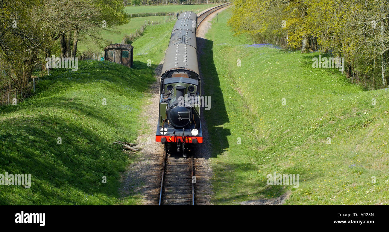 English countryside train track hi-res stock photography and images - Alamy