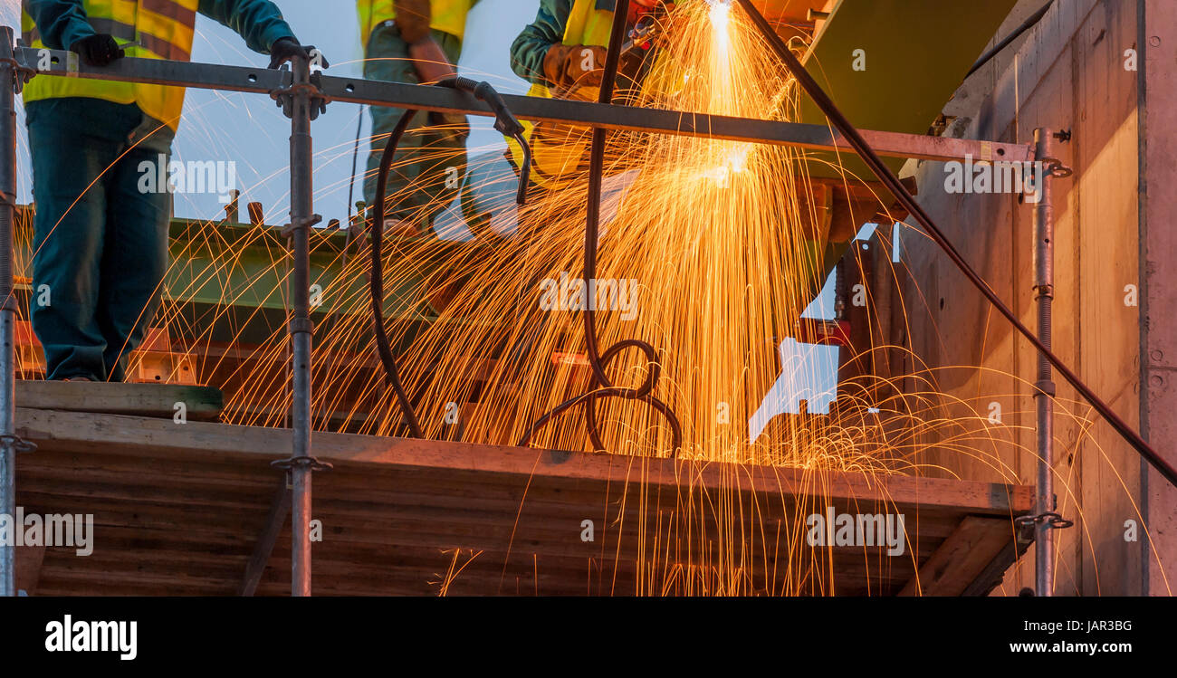 Steel workers prepare for the transfer of the steel bridge Stock Photo ...