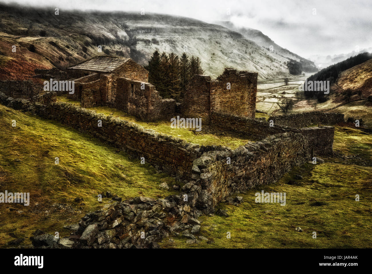 The ruins of Crackpot Hall, Swaledale Stock Photo - Alamy