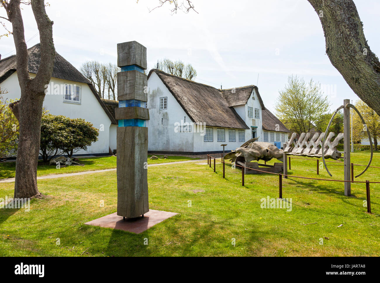 Whale bones house hi-res stock photography and images - Alamy