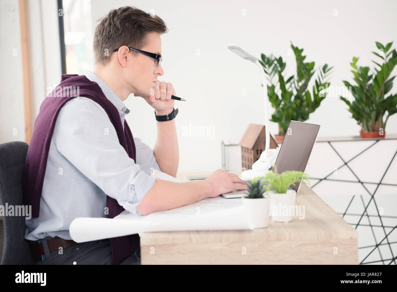 Young businessman using laptop Stock Photo - Alamy Young businessman using laptop Stock Photo - Alamy