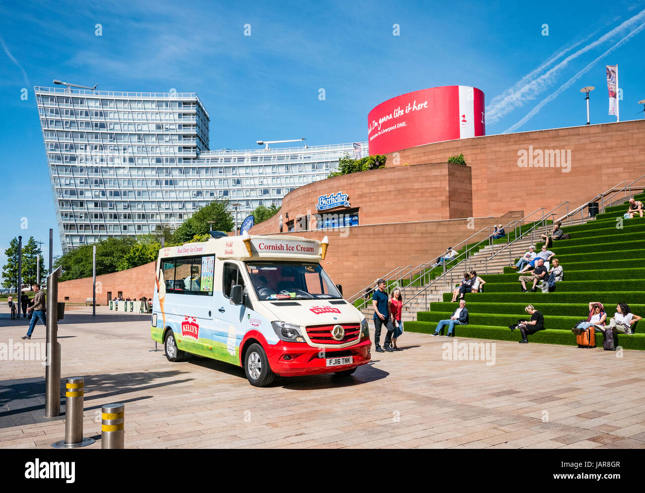 One the strand hi-res stock photography and images - Alamy