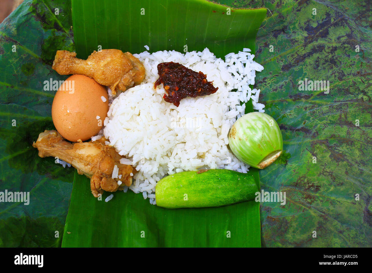 Rice wrapped in lotus leaf, Thai style food Stock Photo - Alamy