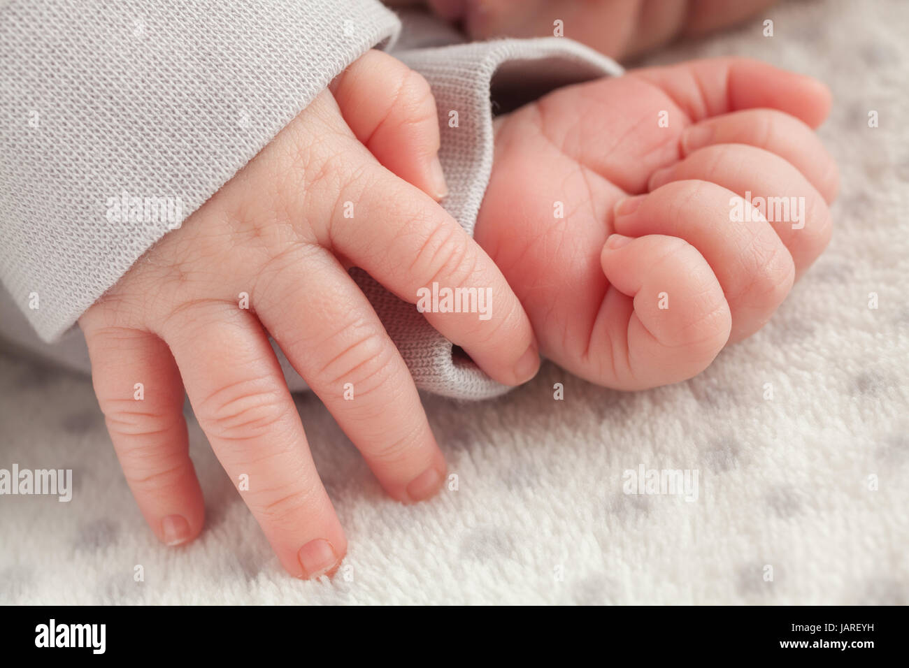 Newborn hands hi-res stock photography and images - Alamy