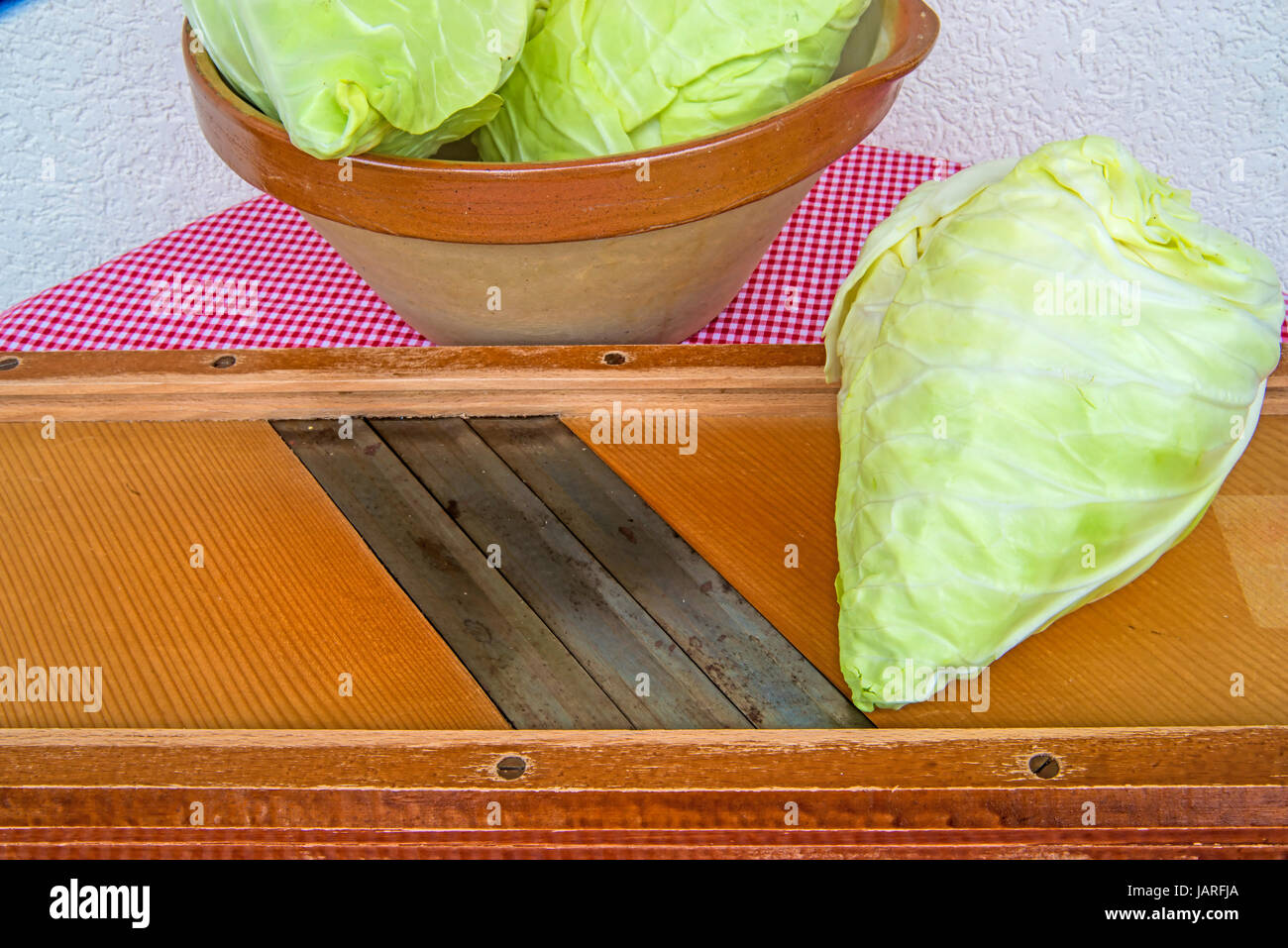 Filderkraut mit Krauthobel Stock Photo - Alamy