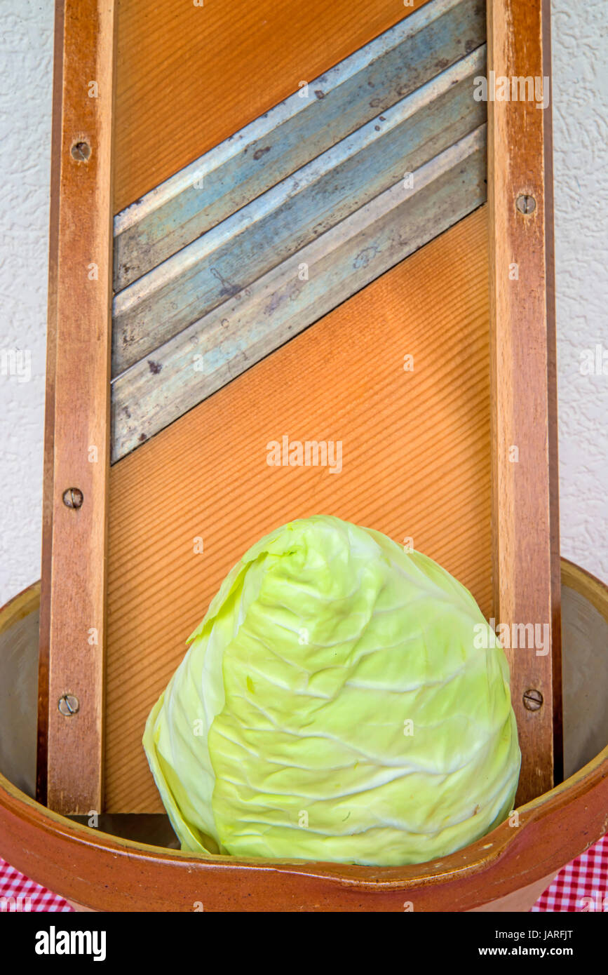 Filderkraut mit Krauthobel Stock Photo - Alamy