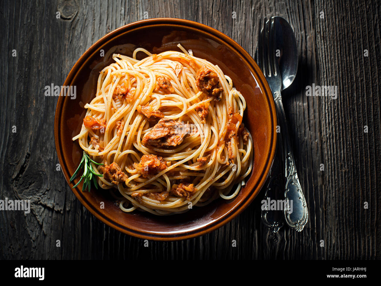 Fresh spaghetti wit tuna sauce overhead shoot Stock Photo - Alamy