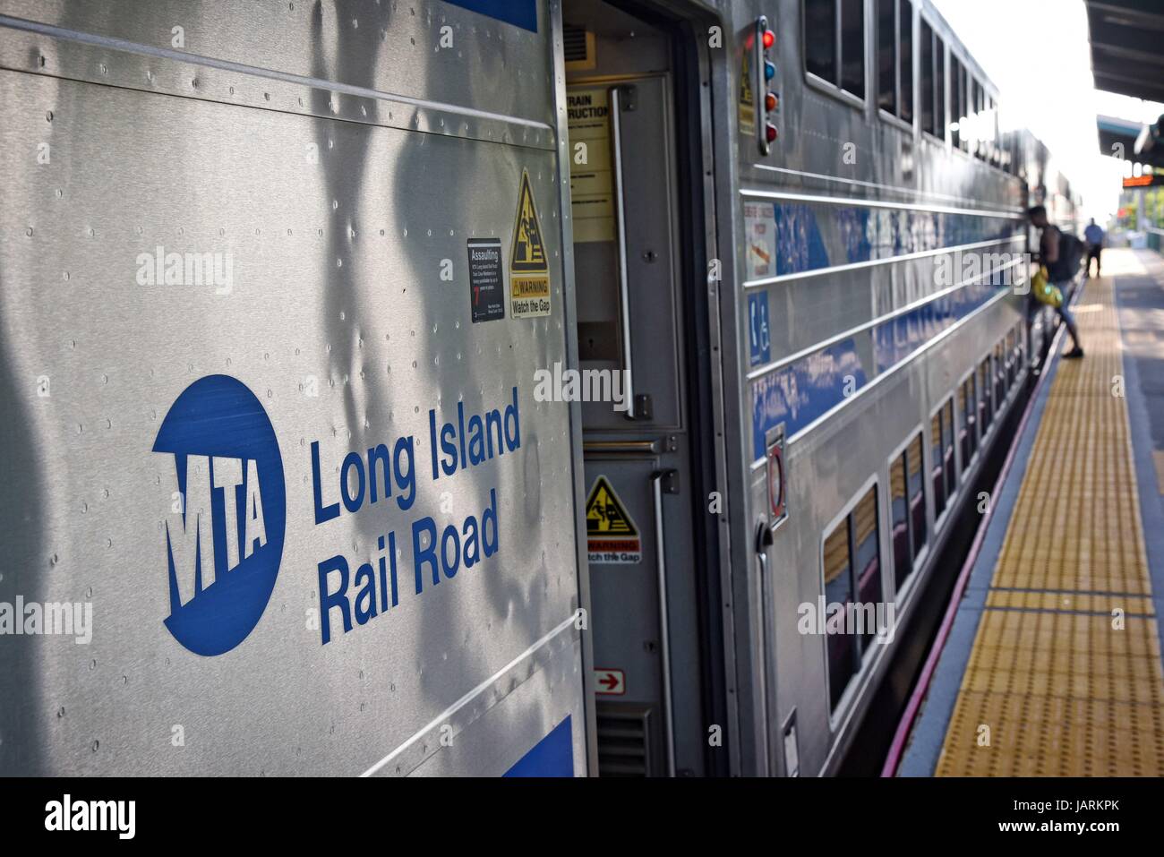 Long island commuter train hi-res stock photography and images - Alamy