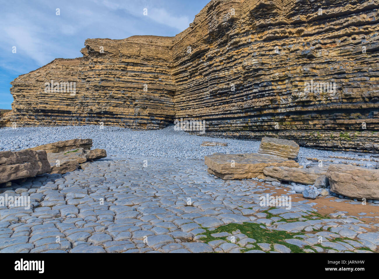 Wave cut platform cliff hi-res stock photography and images - Alamy