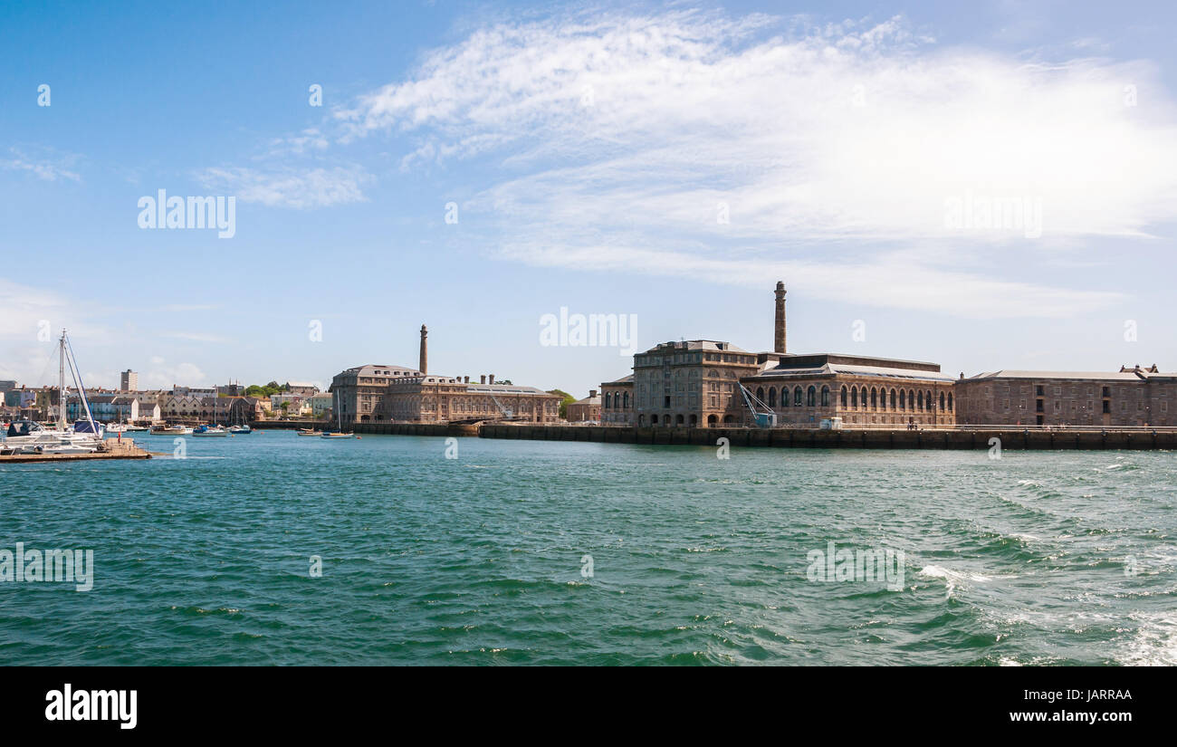 Plymouth commercial docks hi-res stock photography and images - Alamy