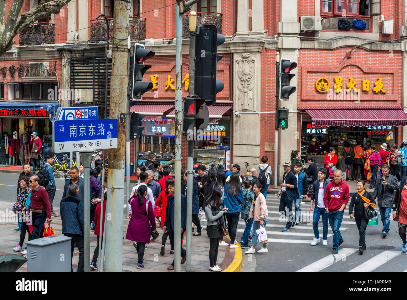 Bustling Streets Stock Photos & Bustling Streets Stock Images - Alamy