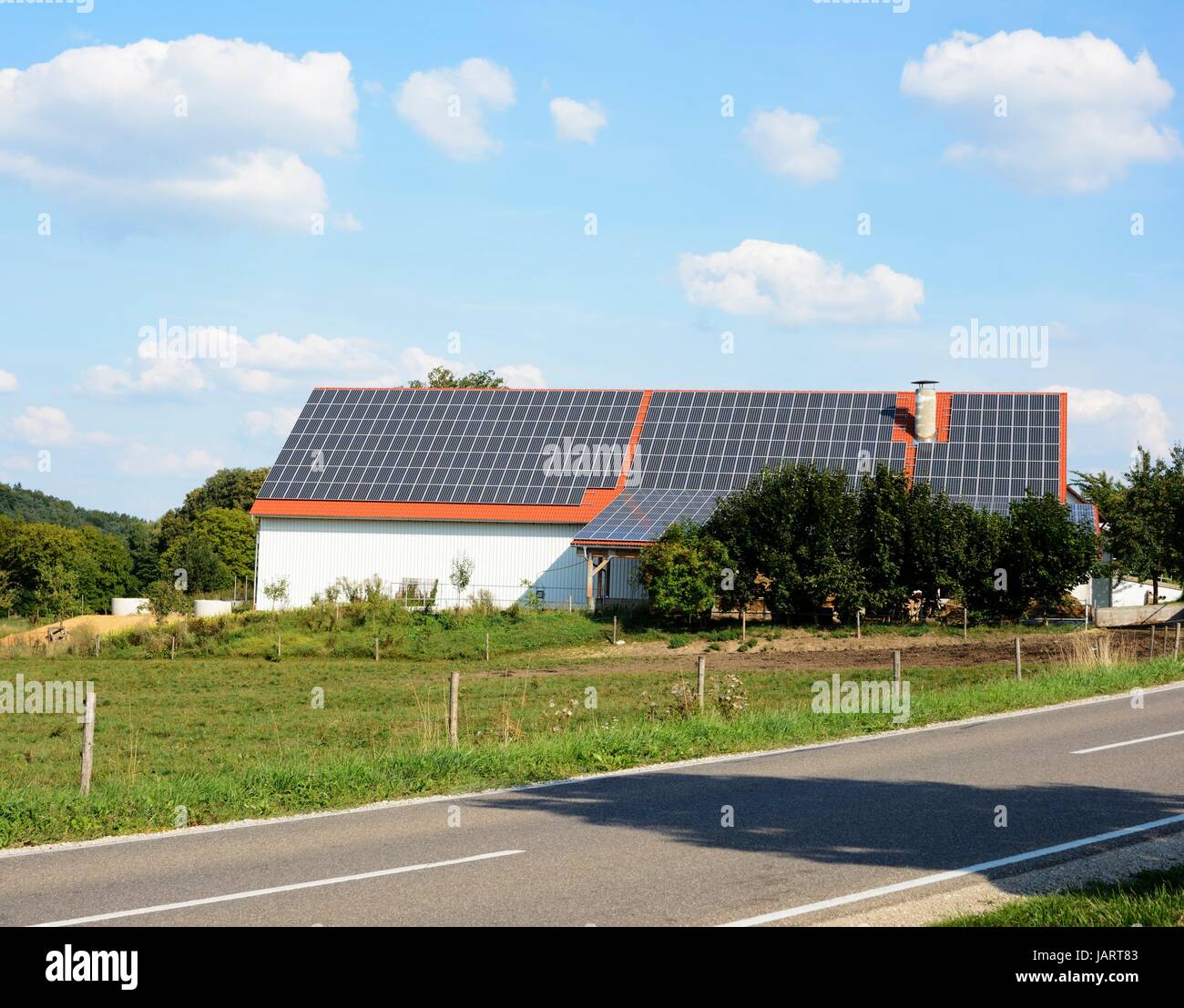 Barn of a farm with solar panels on the roof Stock Photo - Alamy