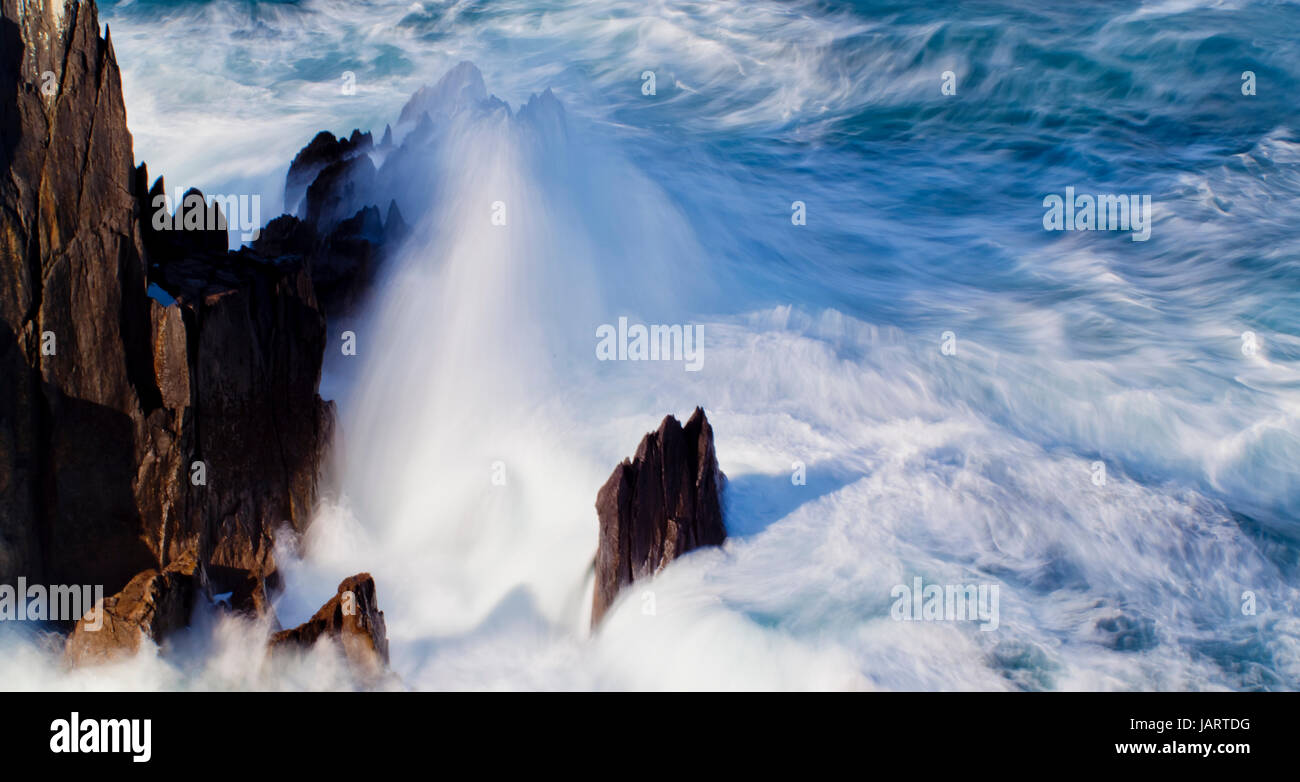 long exposure of ocean surf splashing against rock Stock Photo - Alamy