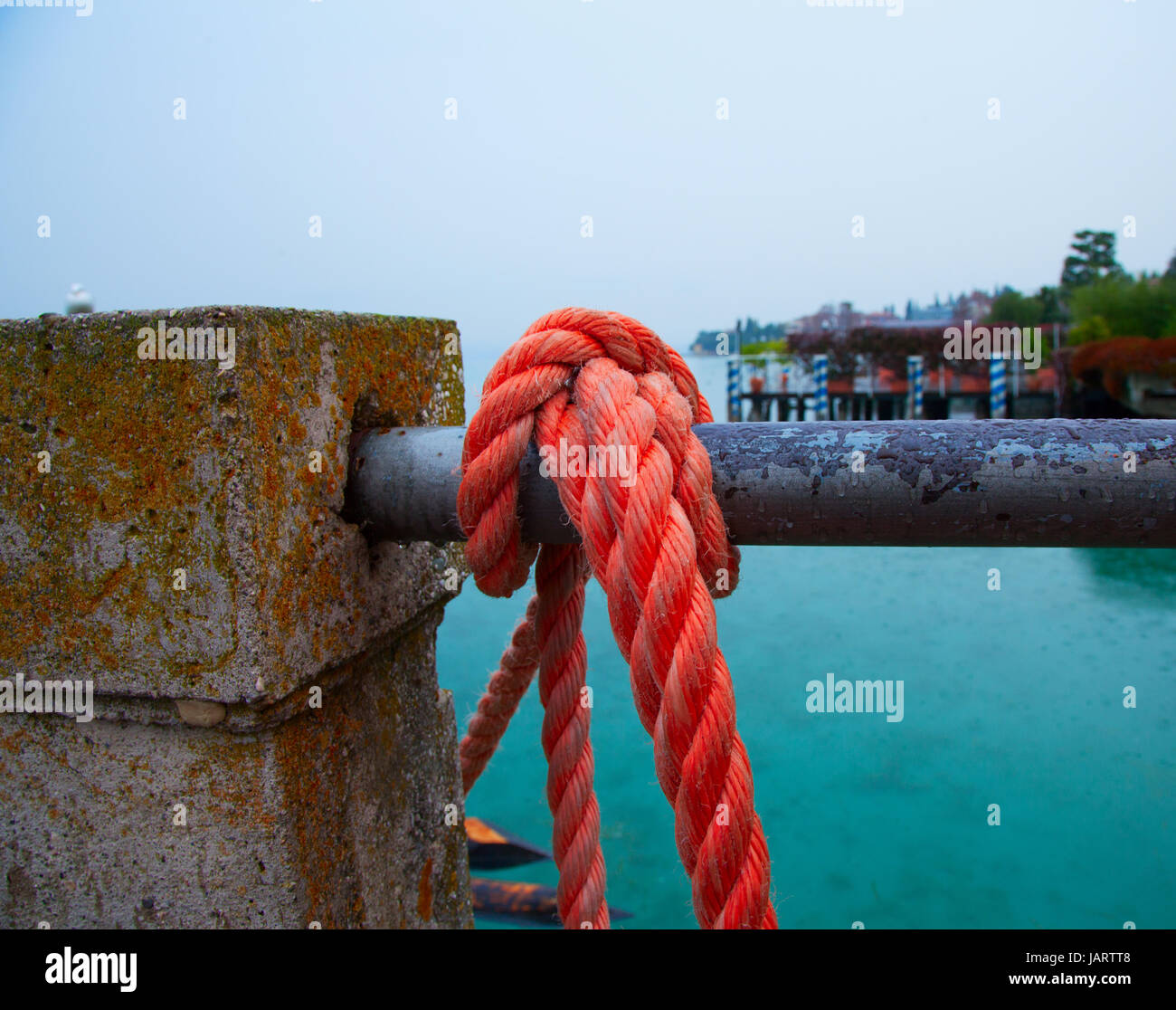 Pole with rope loop hi-res stock photography and images - Alamy