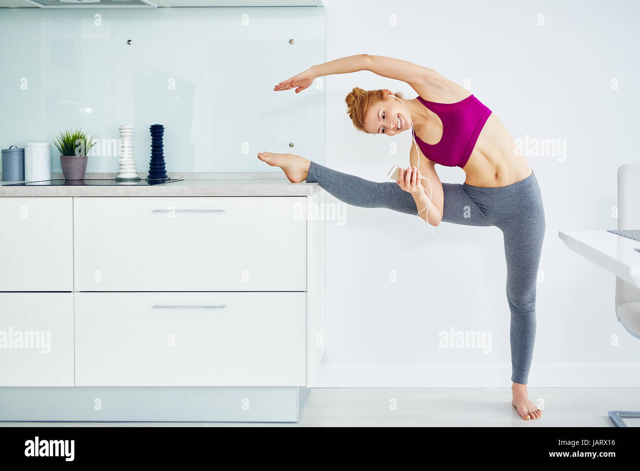 Home ballet exercise hi-res stock photography and images - Alamy