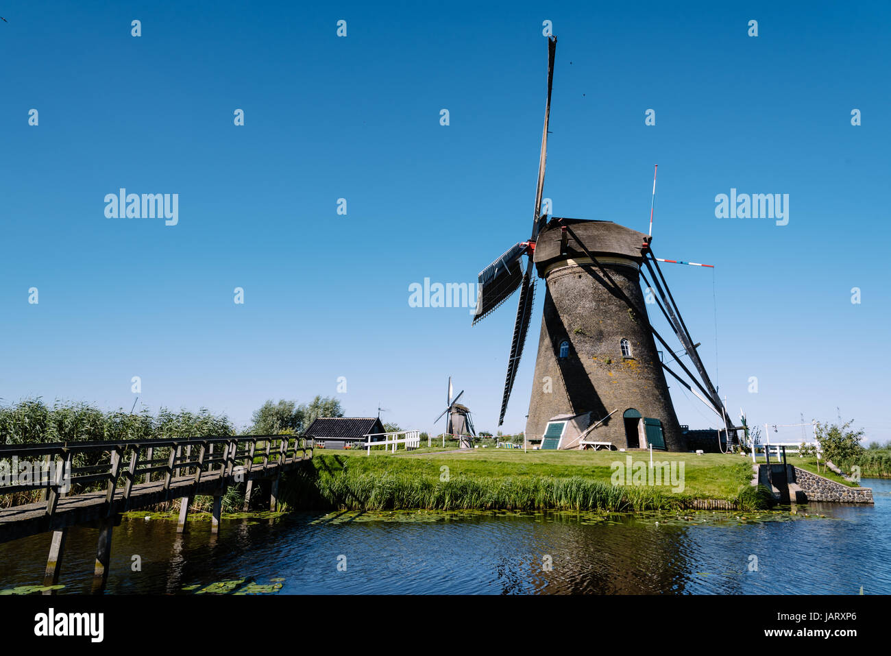 Beautiful dutch windmill landscape at Kinderdijk in the Netherlands a ...