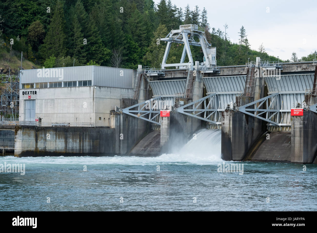 Dexter dam on the Middle Fork of the Willamette River provides ...