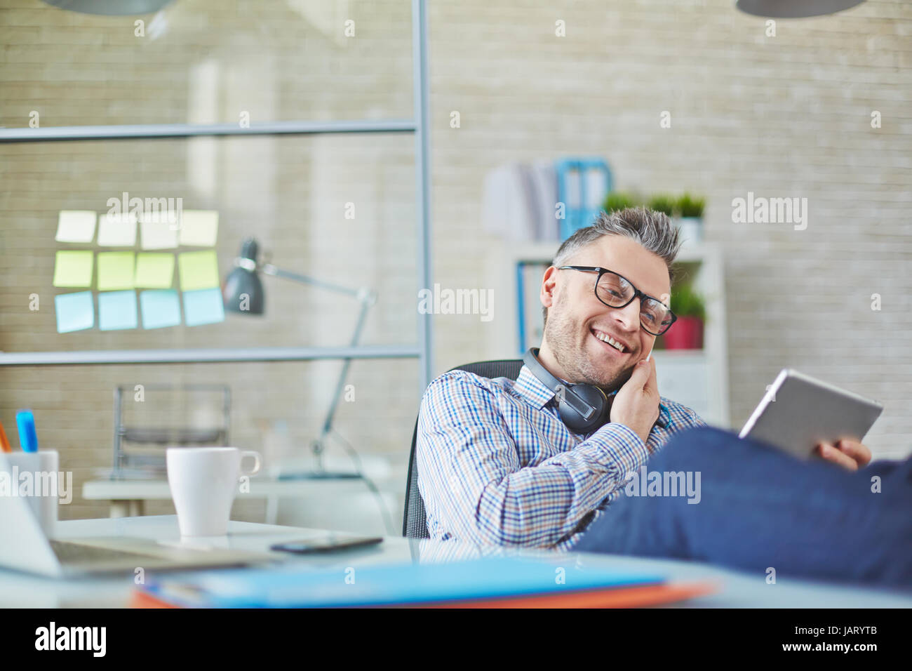 Multitasking in business hi-res stock photography and images - Alamy