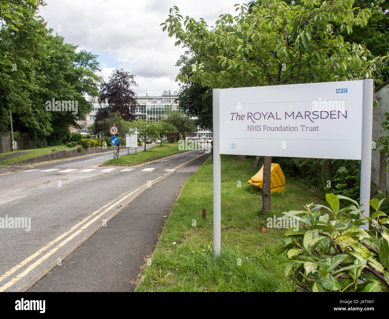 The road into the main reception of the Royal Marsden hospital in ...