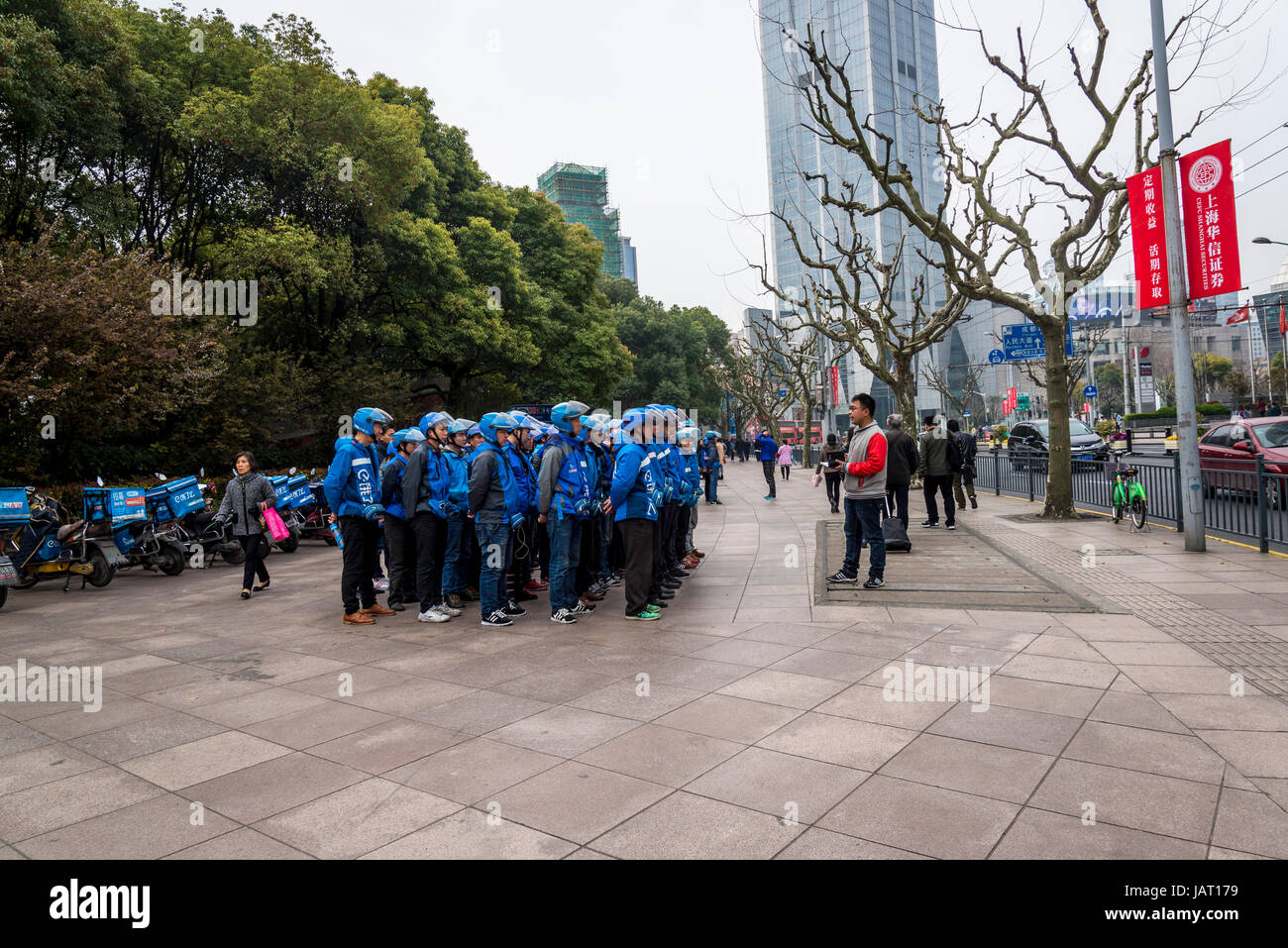 Delivery workers hi-res stock photography and images - Alamy