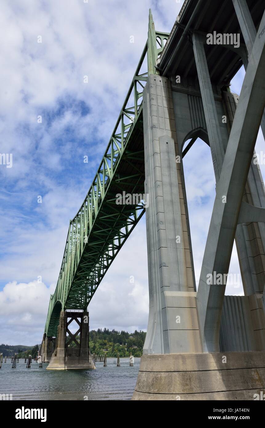 Bend oregon bridge hi-res stock photography and images - Alamy