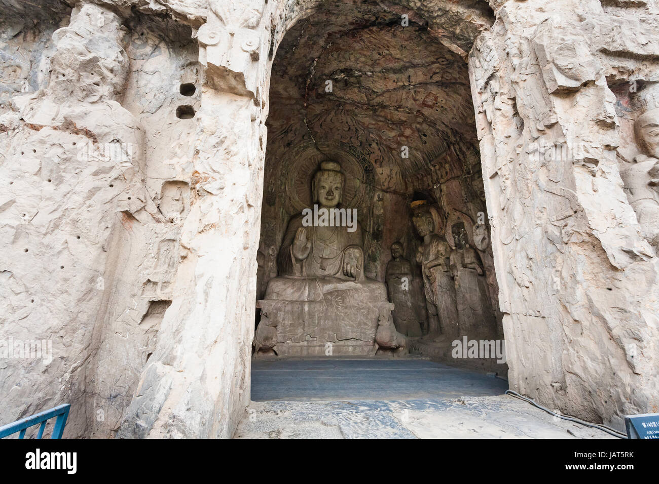 Longmen grottoes sakyamuni hi-res stock photography and images - Alamy