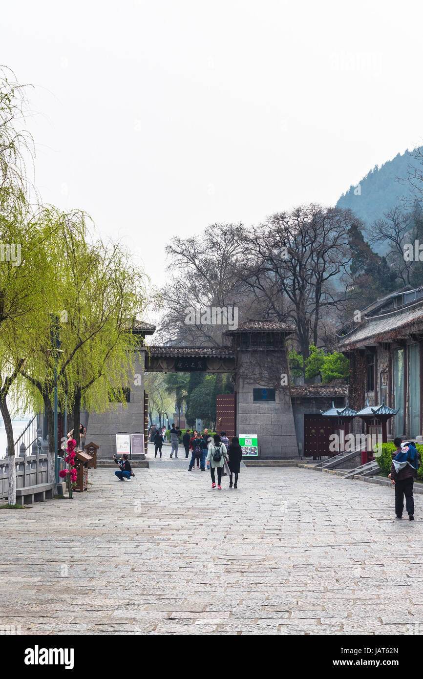 Longmen shiku luoyang henan china hi-res stock photography and images ...