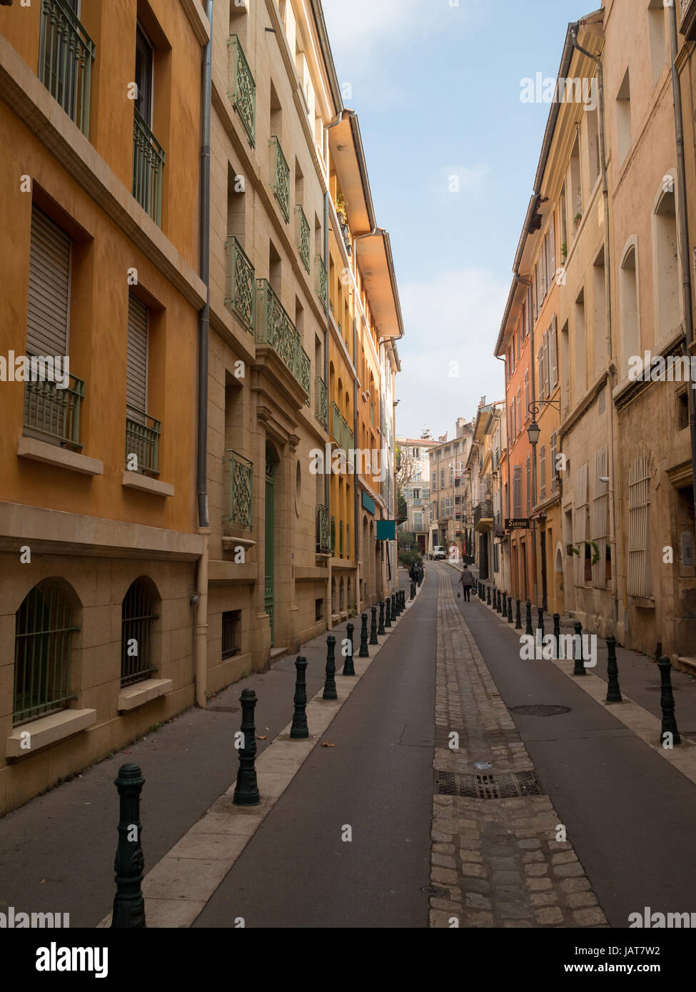 Provence old street hi-res stock photography and images - Alamy
