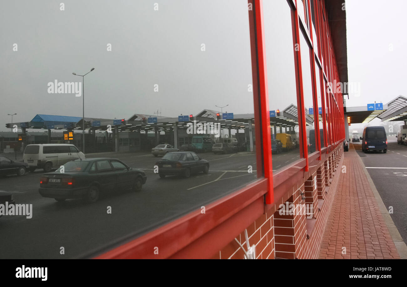 Ukrainian polish border crossing hi-res stock photography and images ...