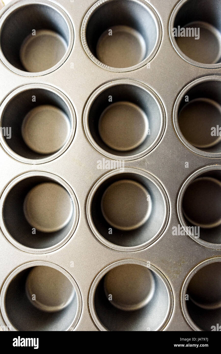 Empty cake tin hi-res stock photography and images - Alamy