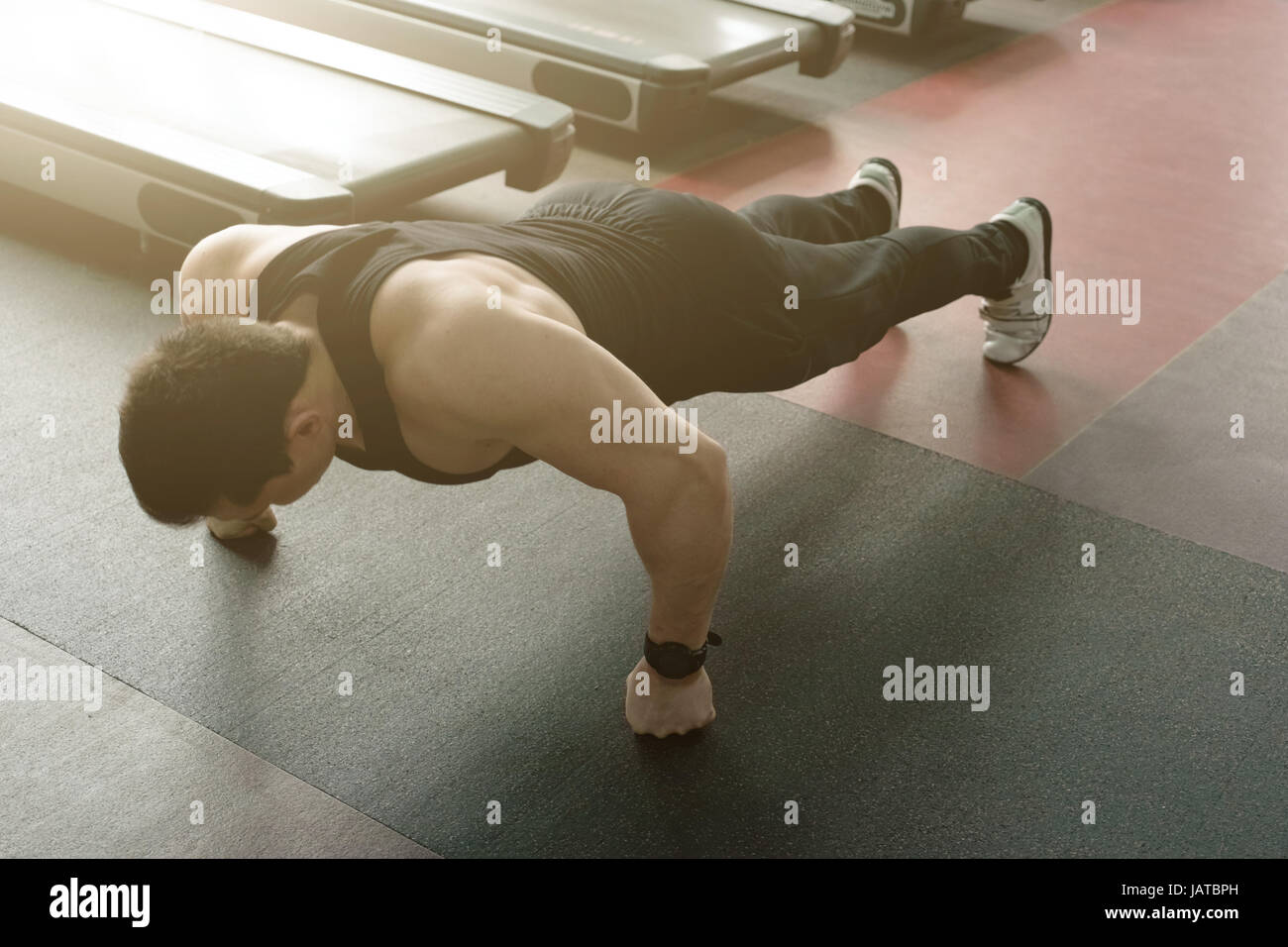 Side view of a muscular man hi-res stock photography and images - Alamy