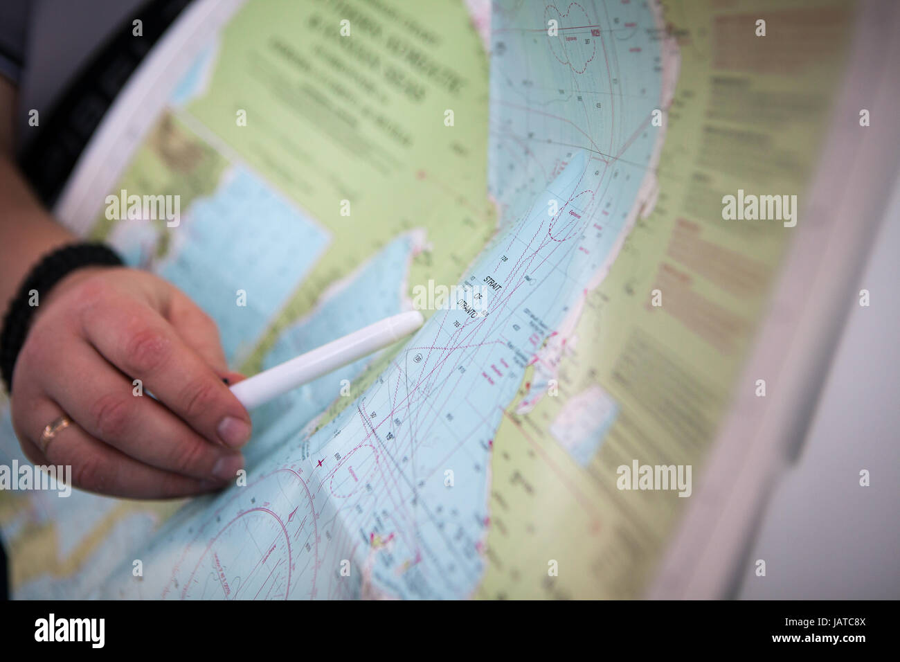 Kid pointing map hi-res stock photography and images - Alamy