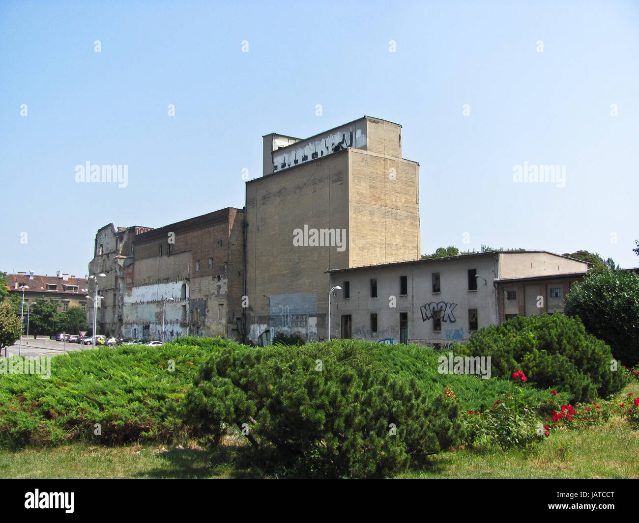 Abandoned brick building in urban hi-res stock photography and images ...