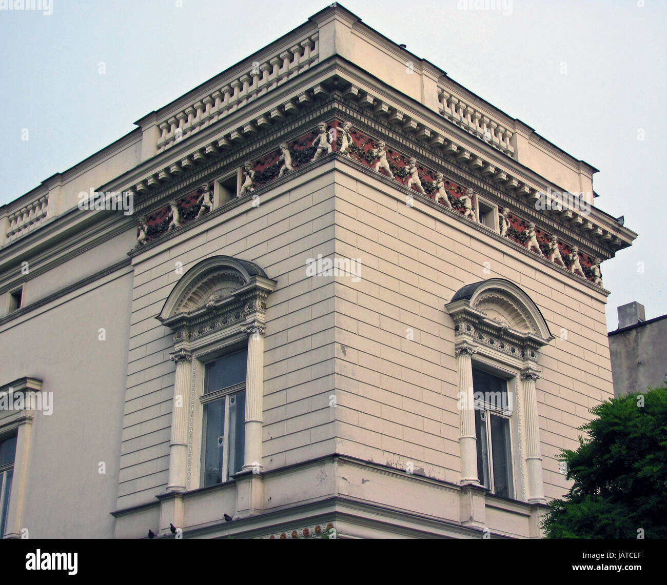 Corner apartment buildings hi-res stock photography and images - Alamy