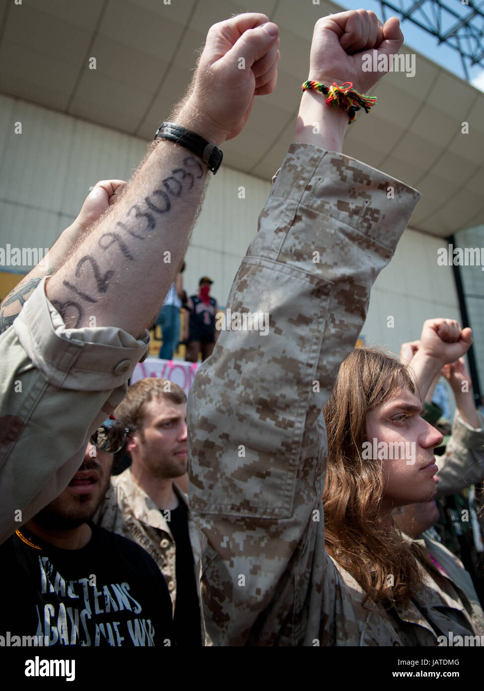 Scott Olsen, a former Marine who sustained critical head injuries from ...