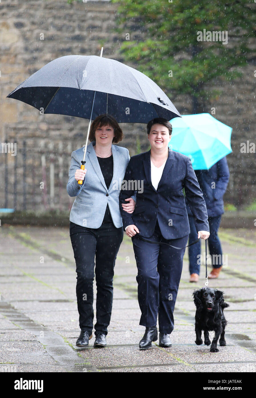 Polling ruth hi-res stock photography and images - Alamy