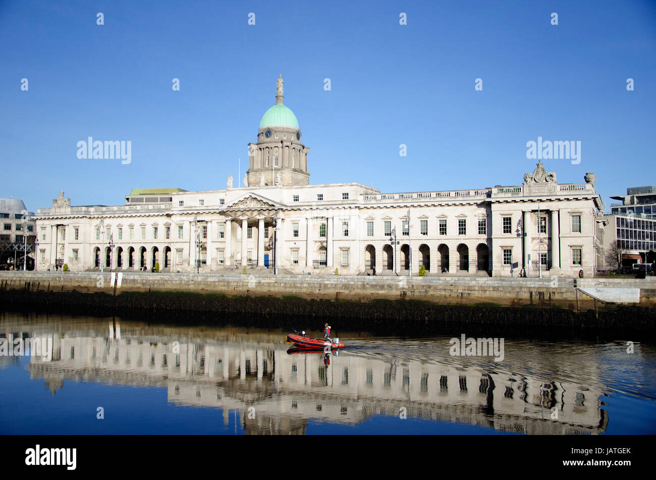 The Custom House is a neoclassical 18th century building in Dublin ...