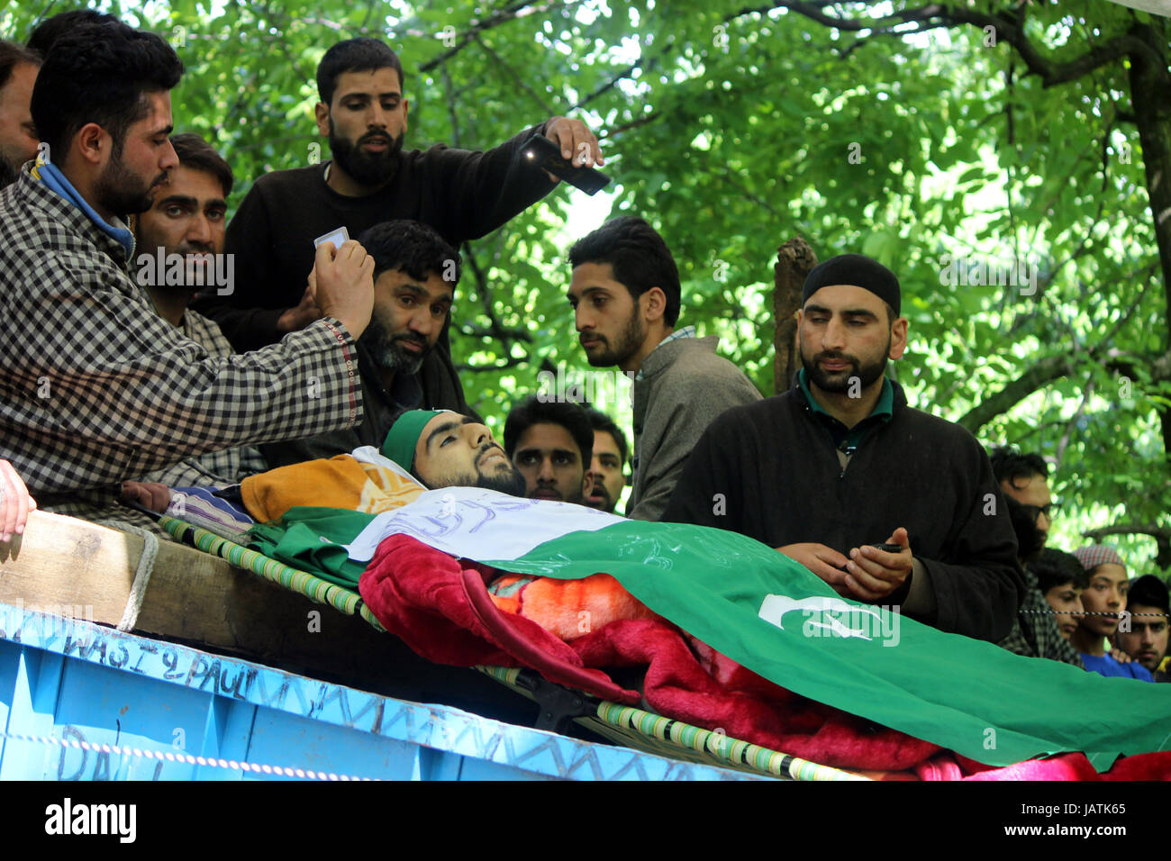 Shopian, India. 07th June, 2017. Kashmiri villagers offer prayers near ...