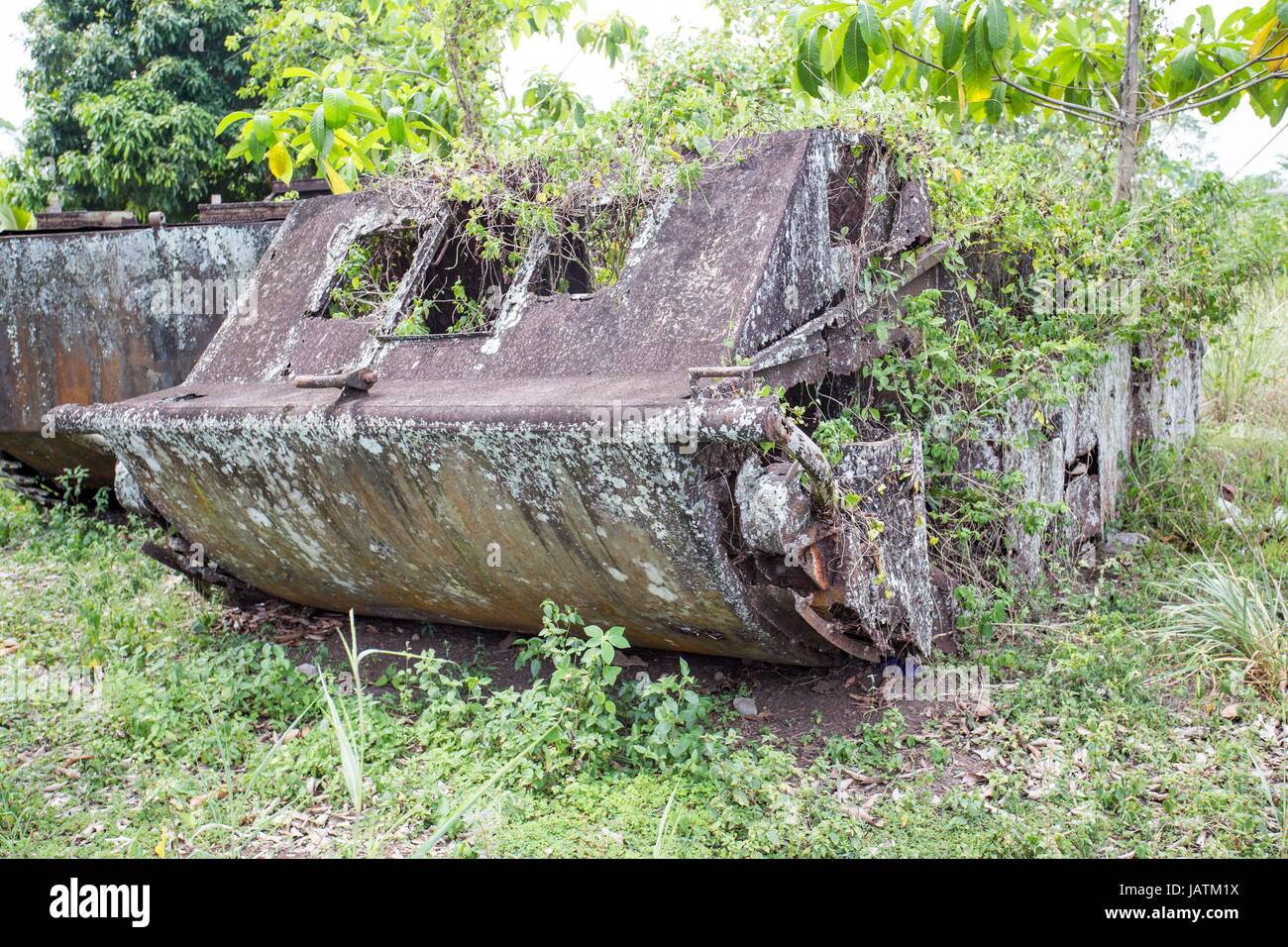 abandoned american landing craft solomon islands Stock Photo - Alamy