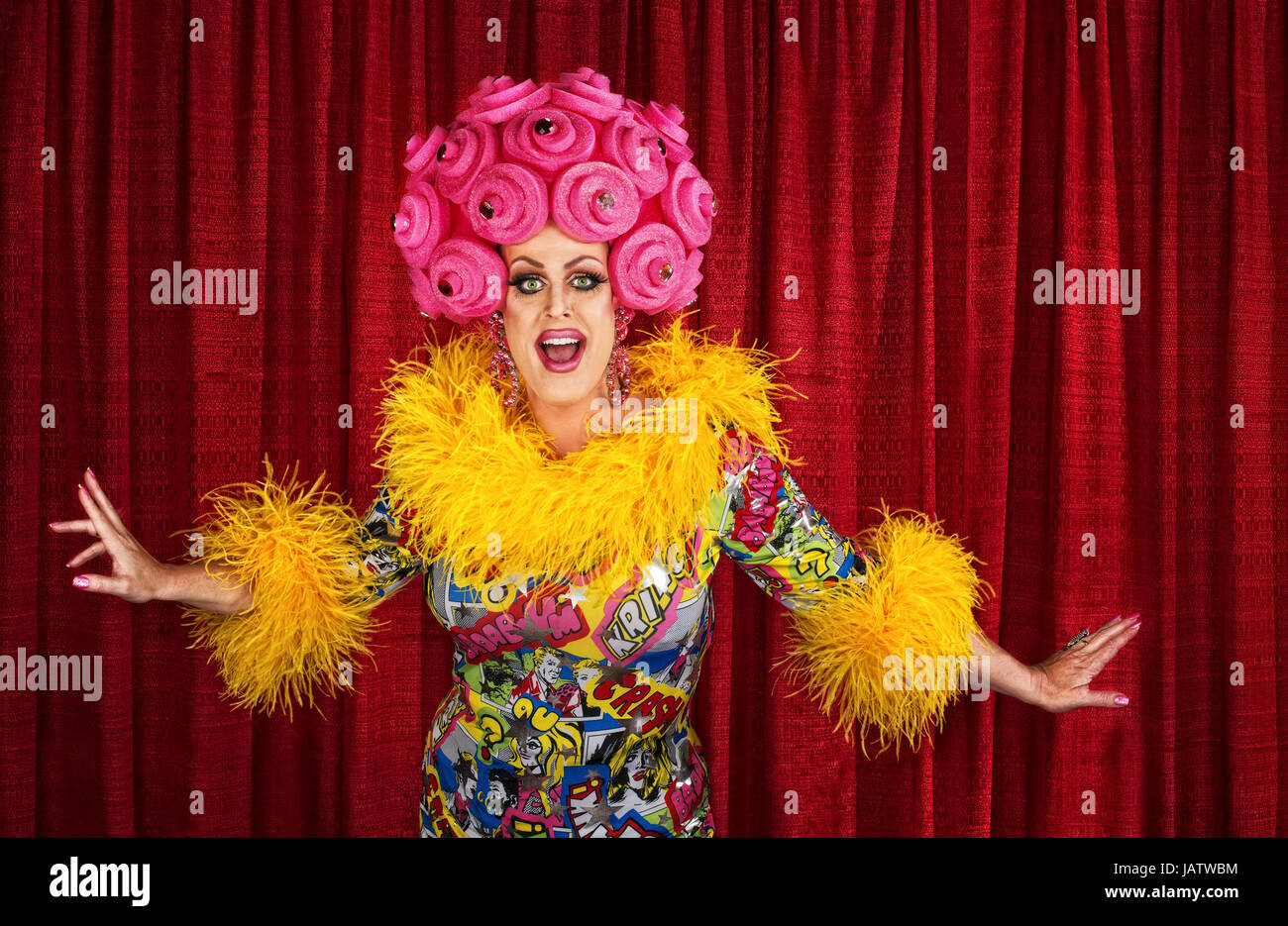 Drag queen singing hi-res stock photography and images - Alamy