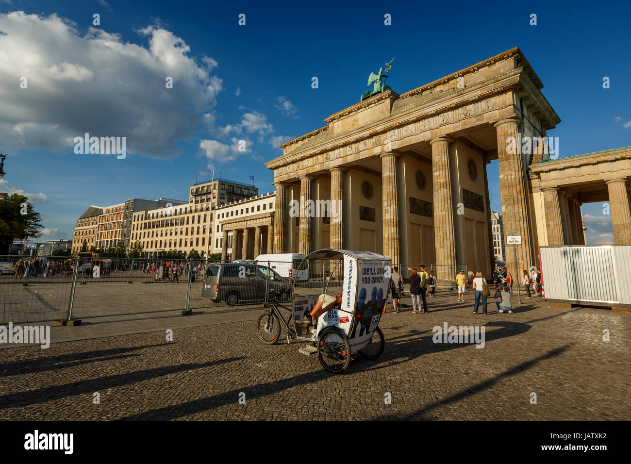 Neoclassical triumphal arch hi-res stock photography and images - Alamy